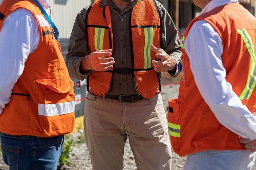 Safety Jackets for Engineers and Workers in UAE - Naziha Uniform